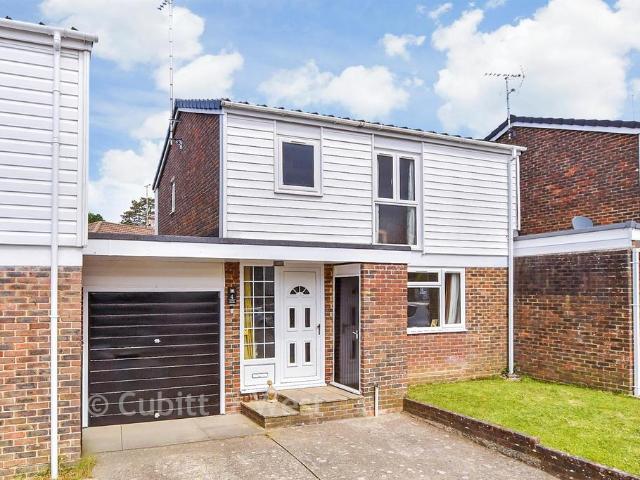 3 bedroom link detached house for sale