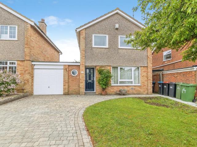 3 bedroom link detached house for sale