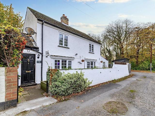 3 bedroom link detached house for sale