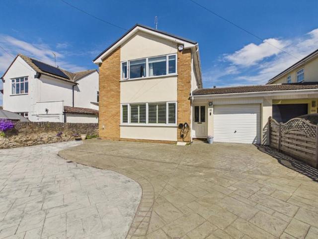 3 bedroom link detached house for sale