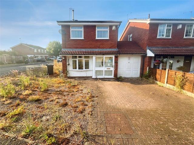 3 bedroom link detached house for sale