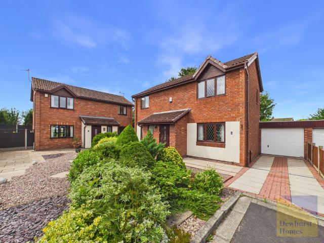 3 bedroom link detached house for sale