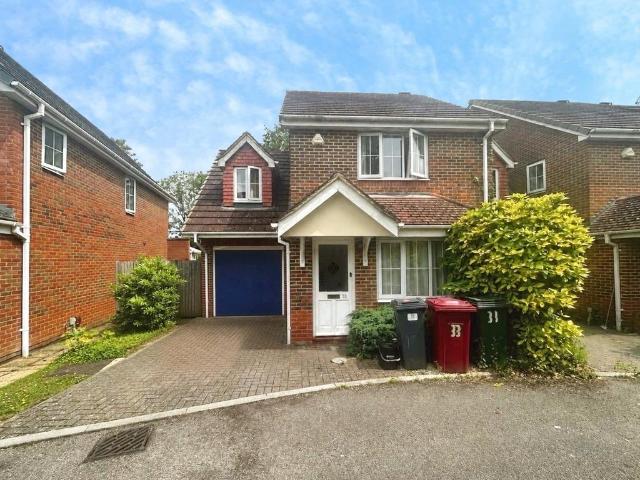 3 bedroom link detached house for sale