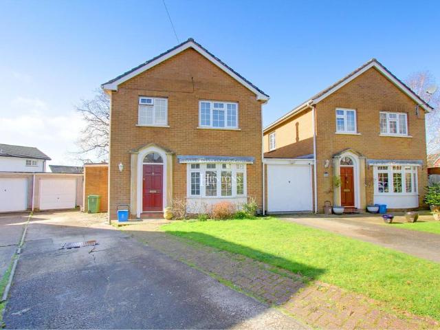 3 bedroom link detached house for sale