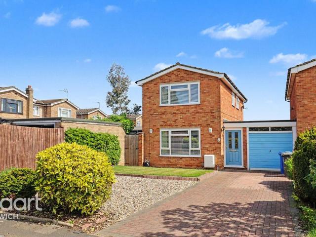 3 bedroom link detached house for sale