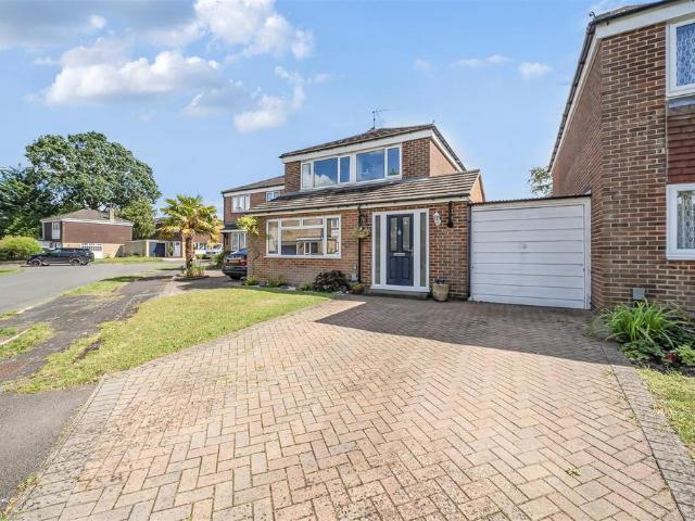 3 bedroom link detached house for sale