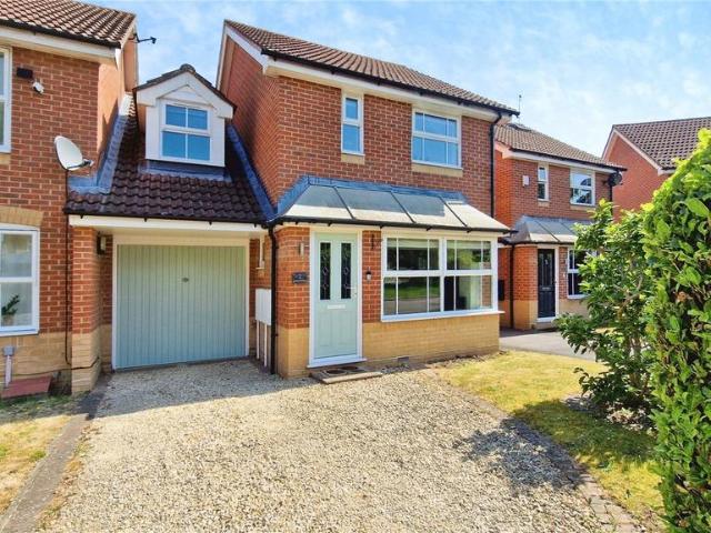3 bedroom link detached house for sale