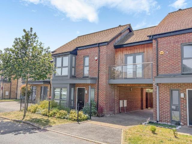 3 bedroom link detached house for sale