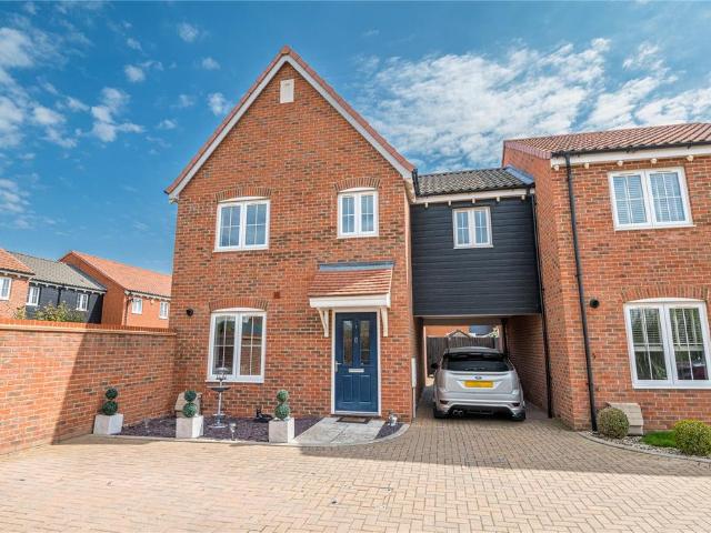 3 bedroom link detached house for sale