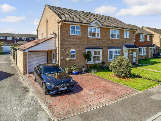3 bedroom link detached house for sale