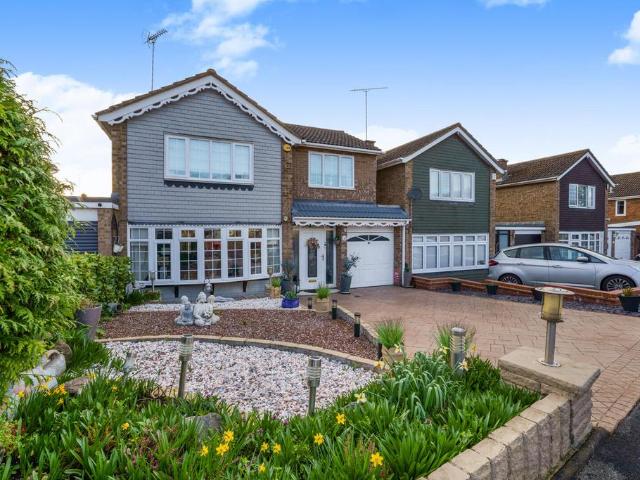 3 bedroom link detached house for sale