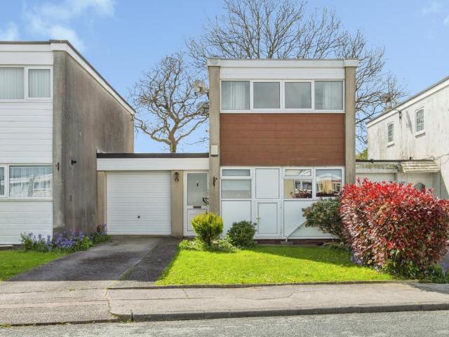 3 bedroom link detached house for sale
