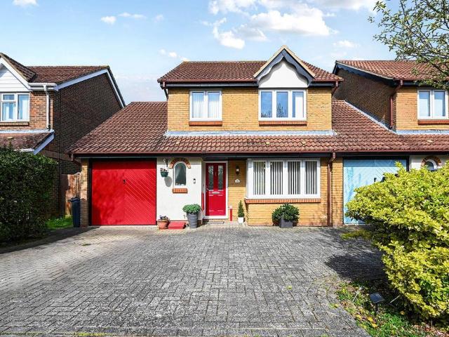 3 bedroom link detached house for sale