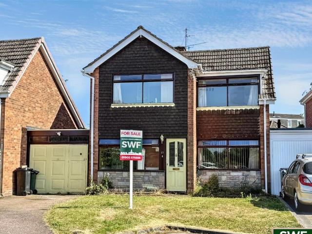 3 bedroom link detached house for sale