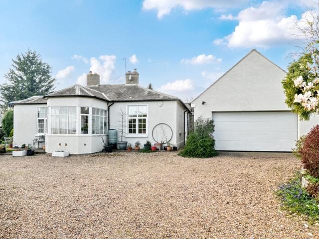 3 bedroom link detached house for sale