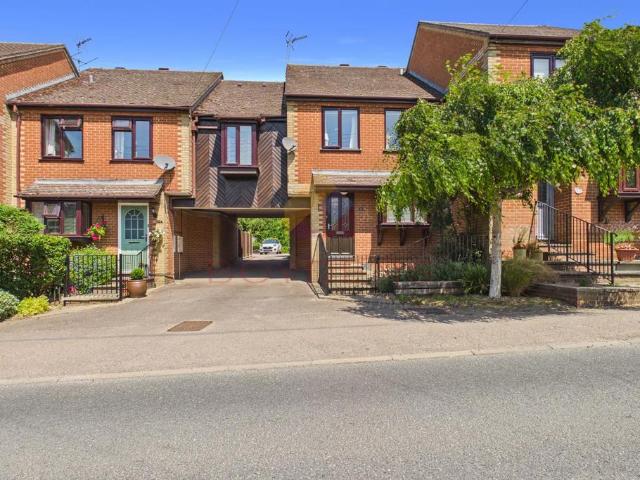 3 bedroom link detached house for sale