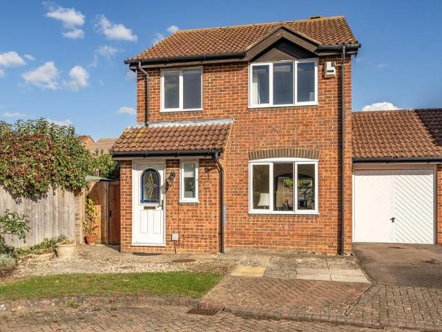 3 bedroom link detached house for sale