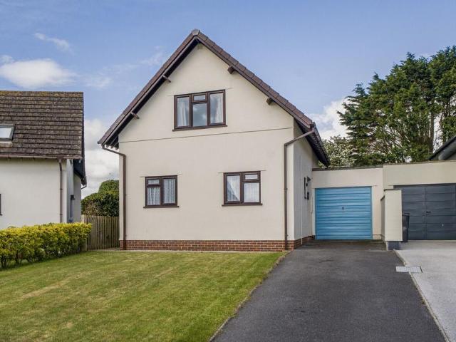 3 bedroom link detached house for sale