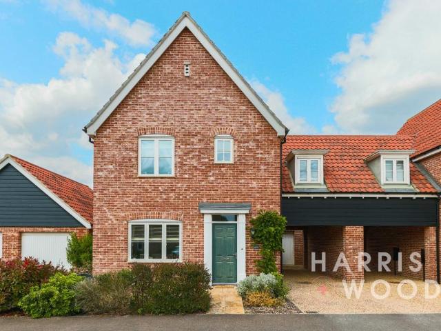 3 bedroom link detached house for sale