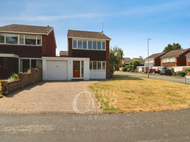 3 bedroom link detached house for sale