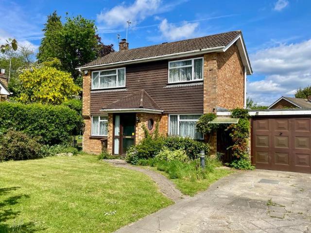 3 bedroom link detached house for sale