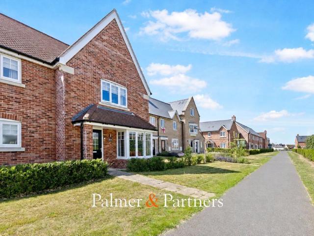 3 bedroom link detached house for sale