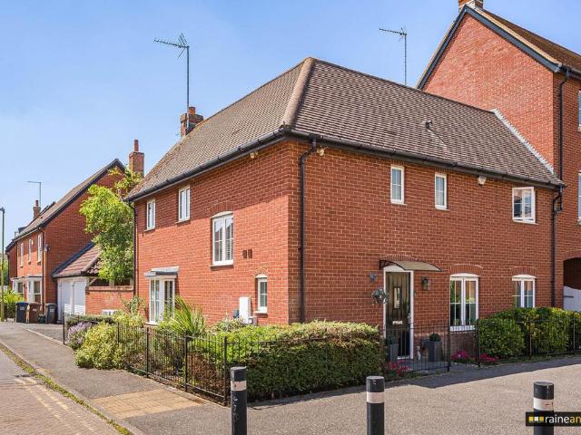 3 bedroom link detached house for sale