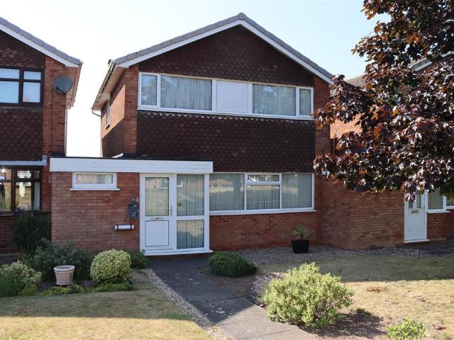 3 bedroom link detached house for sale