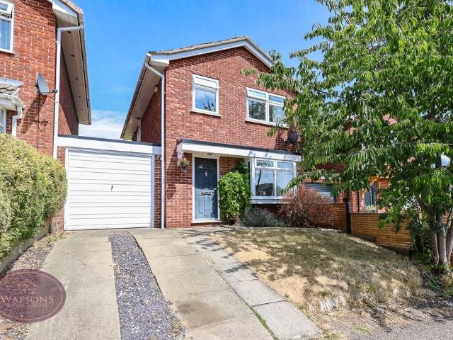 3 bedroom link detached house for sale