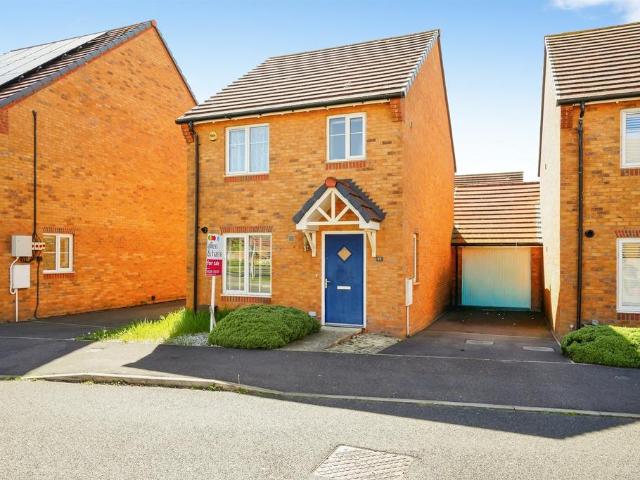3 bedroom link detached house for sale