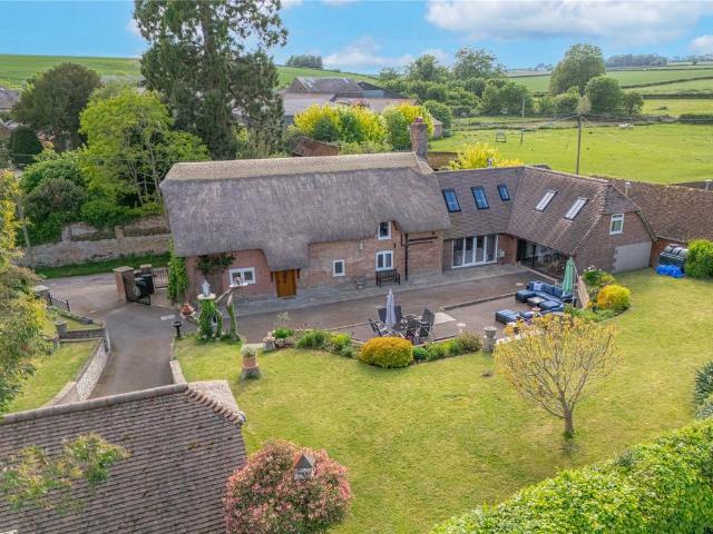 3 bedroom link detached house for sale