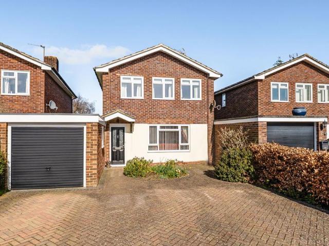 3 bedroom link detached house for sale