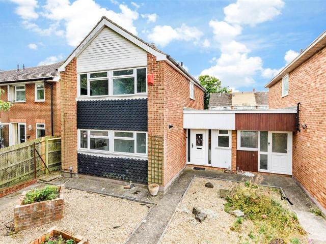 3 bedroom link detached house for sale