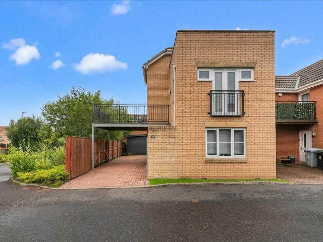3 bedroom link detached house for sale