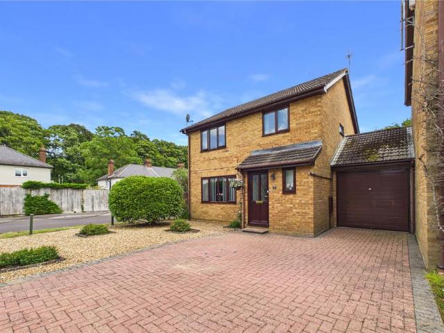 3 bedroom link detached house for sale