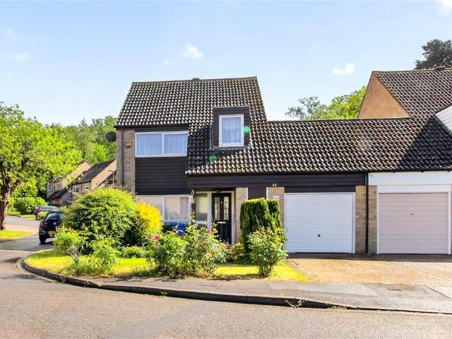 3 bedroom link detached house for sale