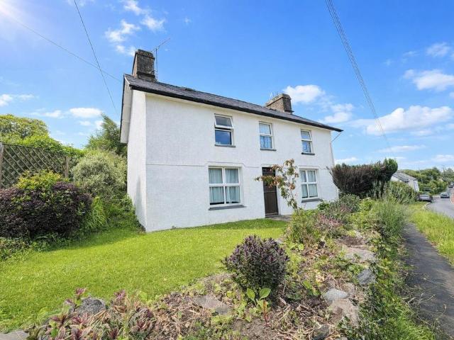 3 bedroom link detached house for sale