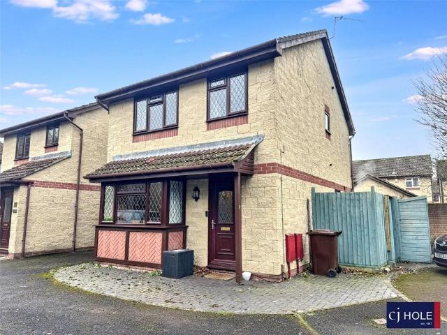 3 bedroom link detached house for sale