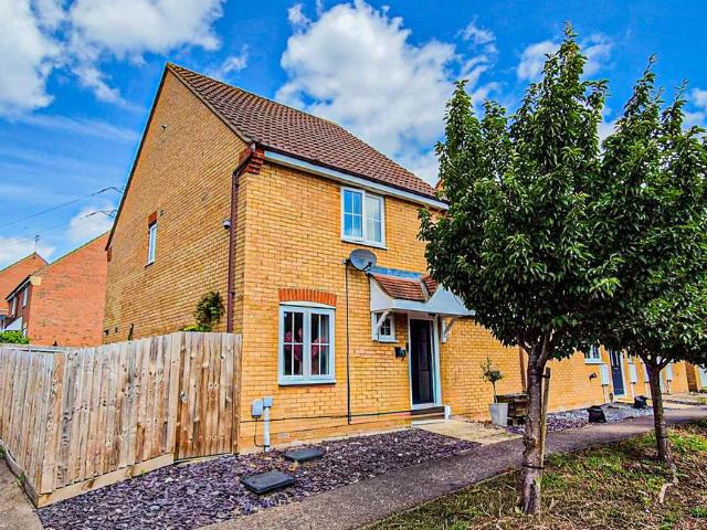 3 bedroom link detached house for sale