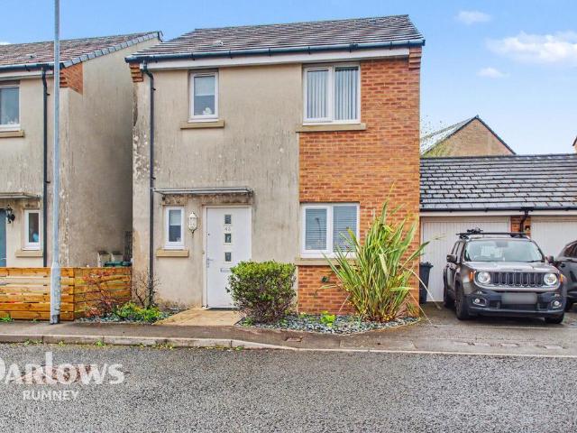 3 bedroom link detached house for sale
