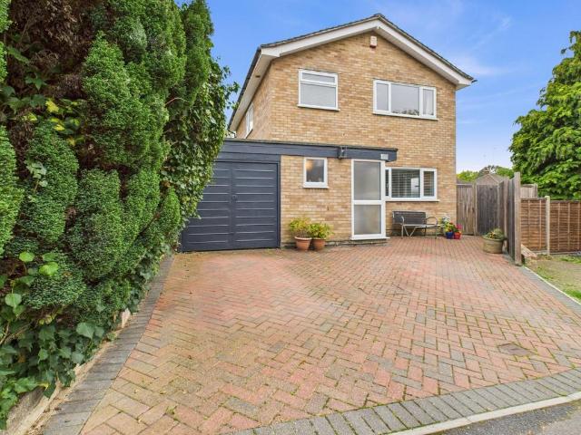 3 bedroom link detached house for sale