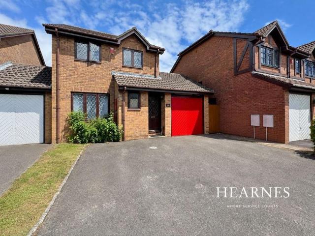 3 bedroom link detached house for sale