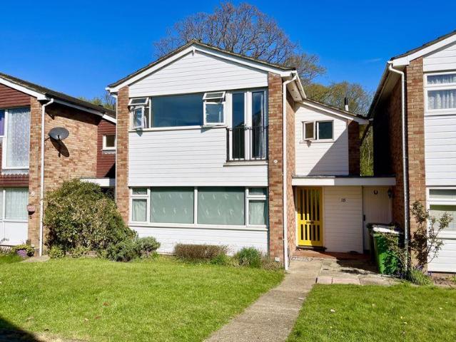 3 bedroom link detached house for sale