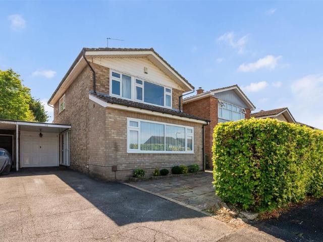 3 bedroom link detached house for sale