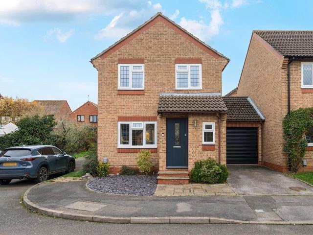 3 bedroom link detached house for sale