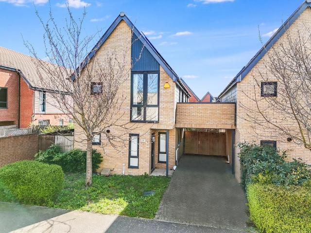 3 bedroom link detached house for sale