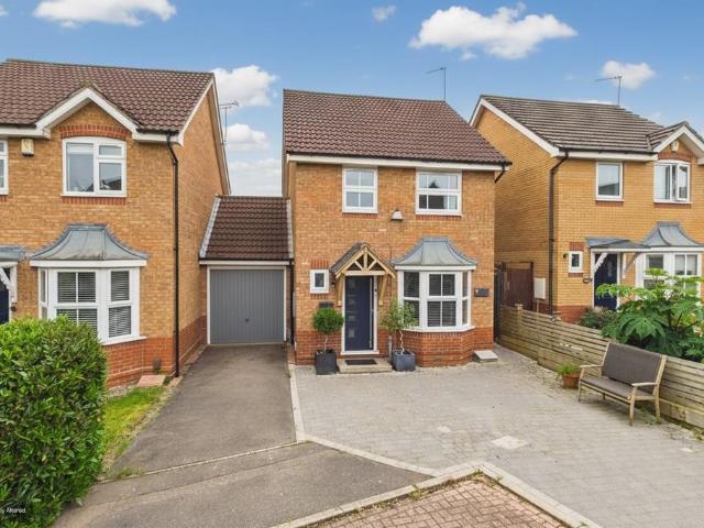 3 bedroom link detached house for sale