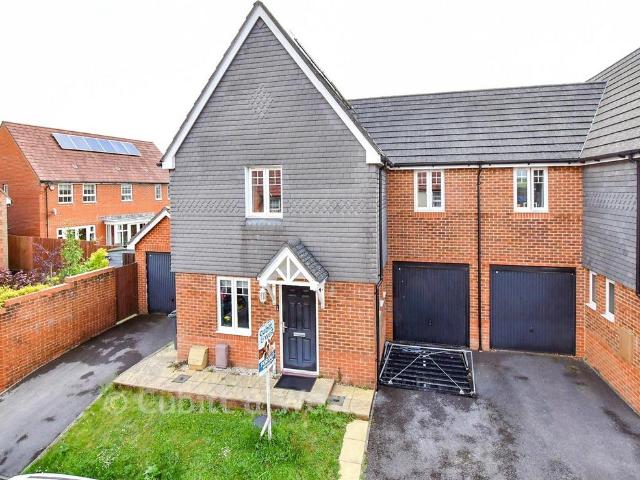 3 bedroom link detached house for sale