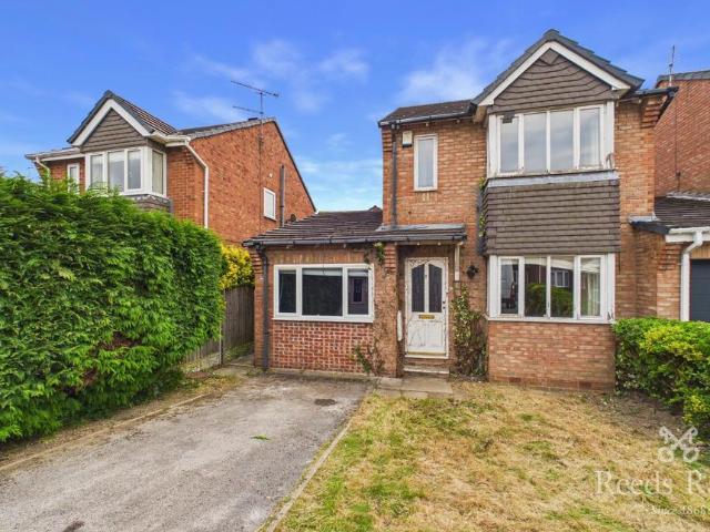 3 bedroom link detached house for sale