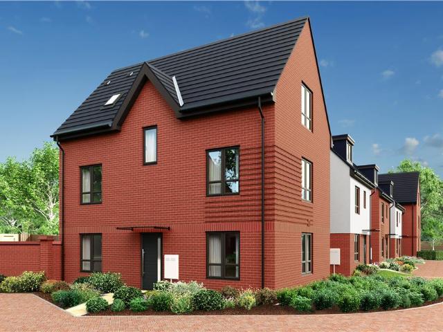 3 bedroom link detached house for sale